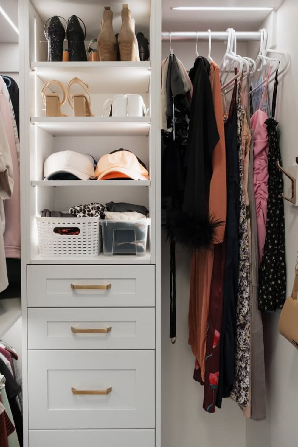 26 Small Walk In Closet Organization Ideas for 2026 – Fizzy Flare